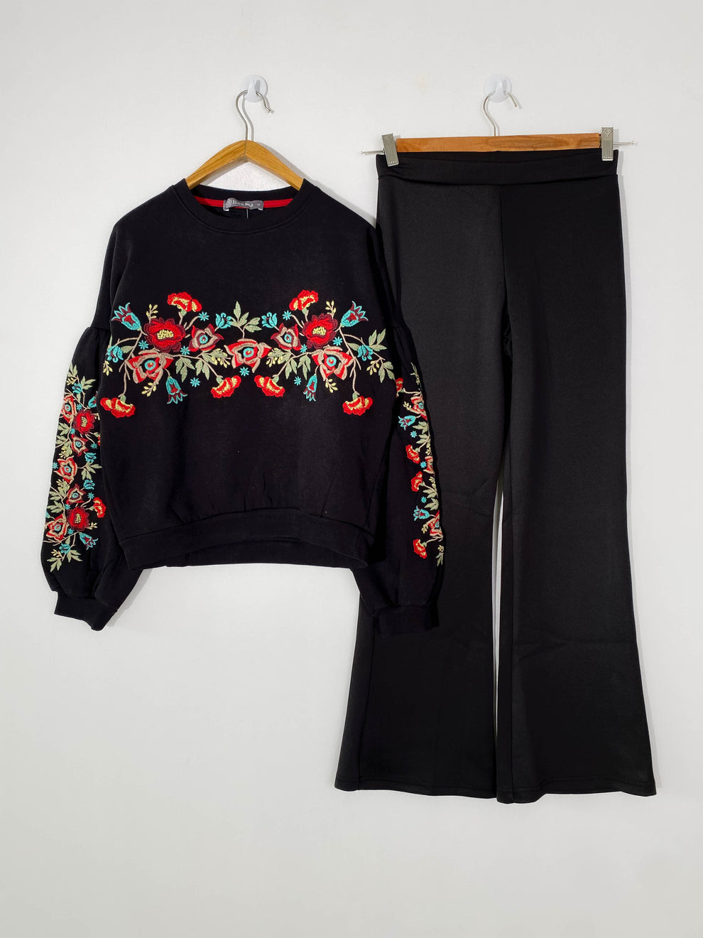 Flourish Embroidered Women Set – Hearts